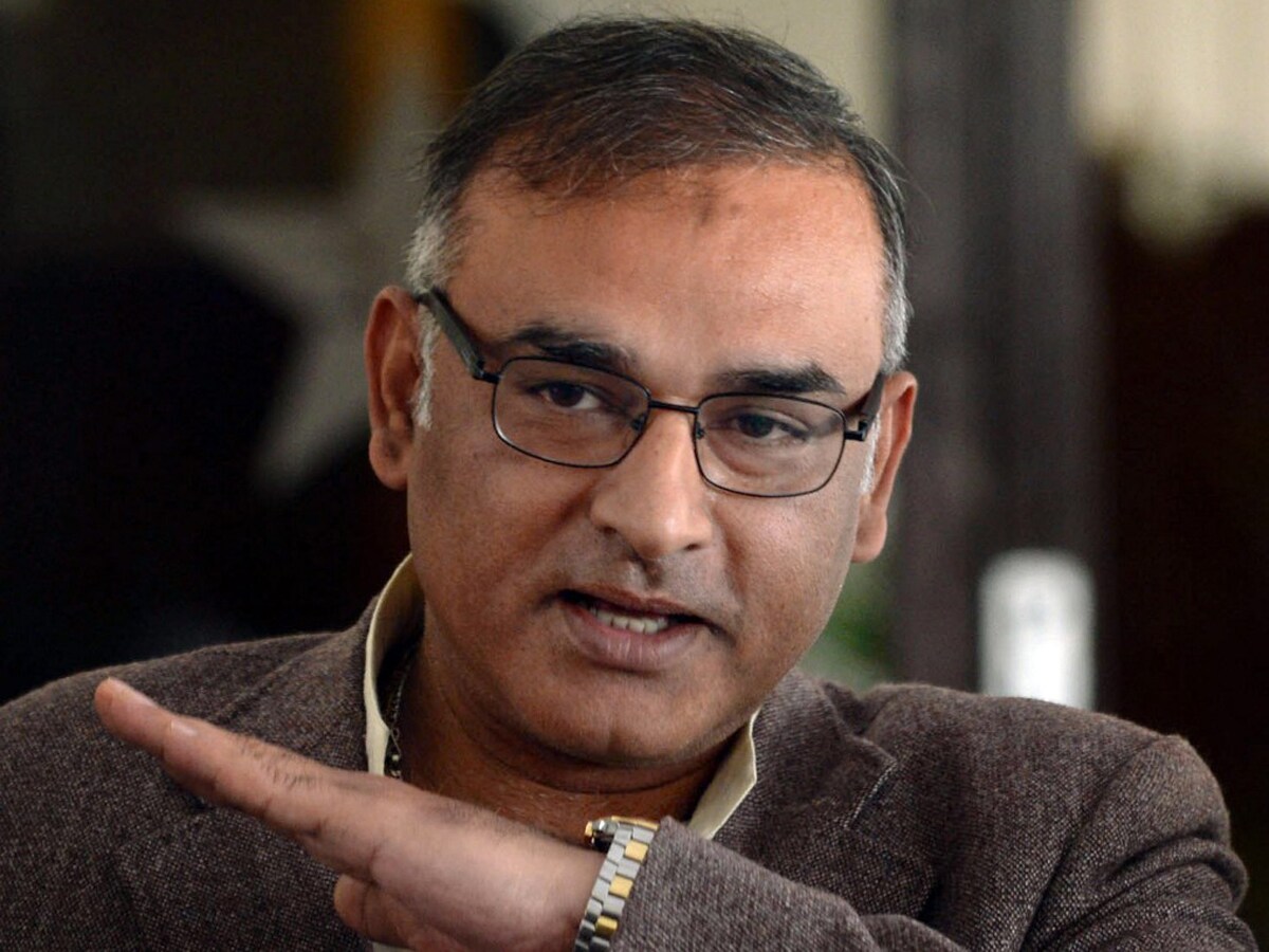 पाकिस्तान के पूर्व कप्तान बोले- गेंद रिवर्स स्विंग नहीं होती, तेज ...