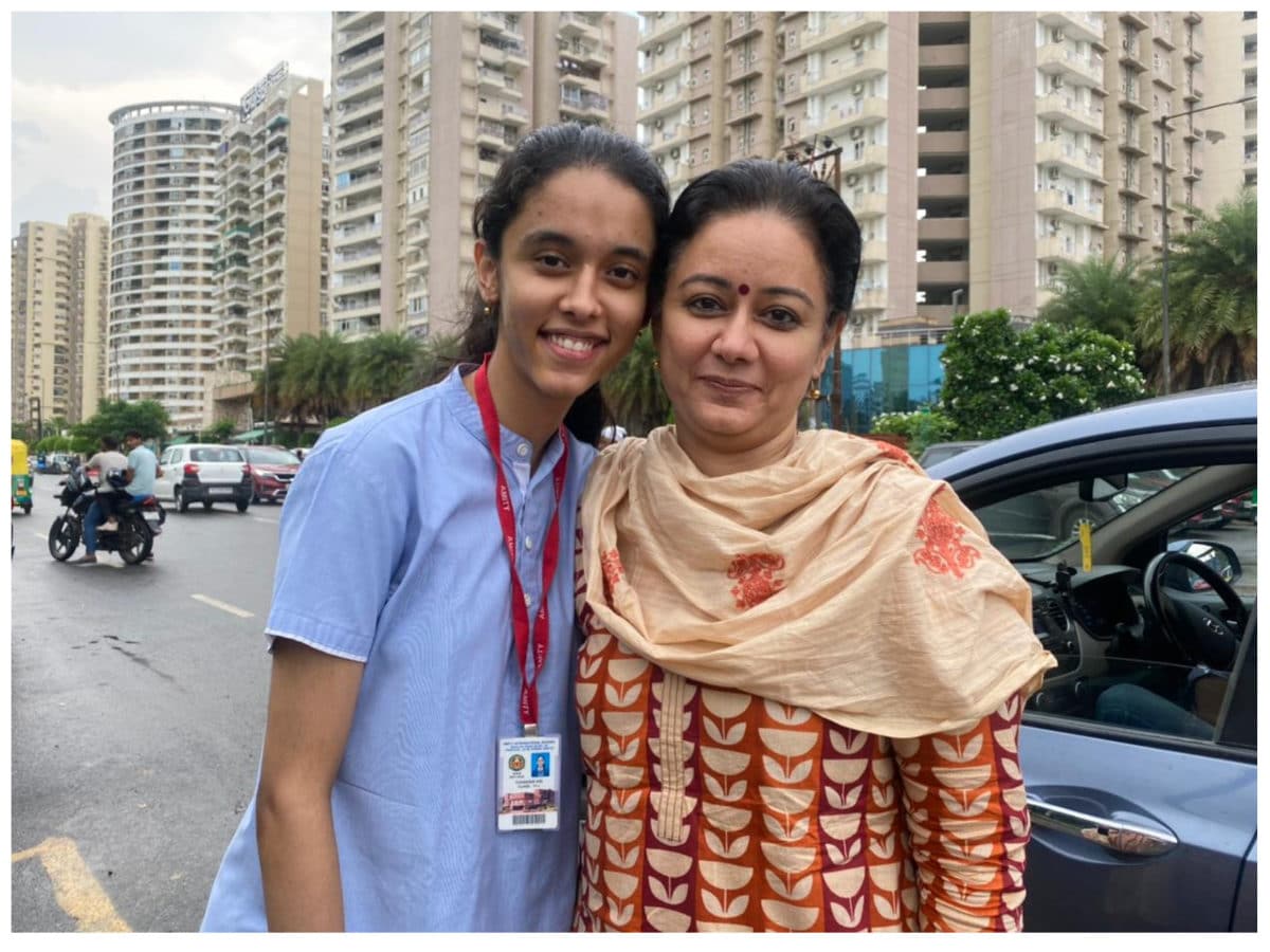 CBSE 12th Topper 2022: 12वीं में नोएडा की युवाक्षी विज को मिले 500 में ...