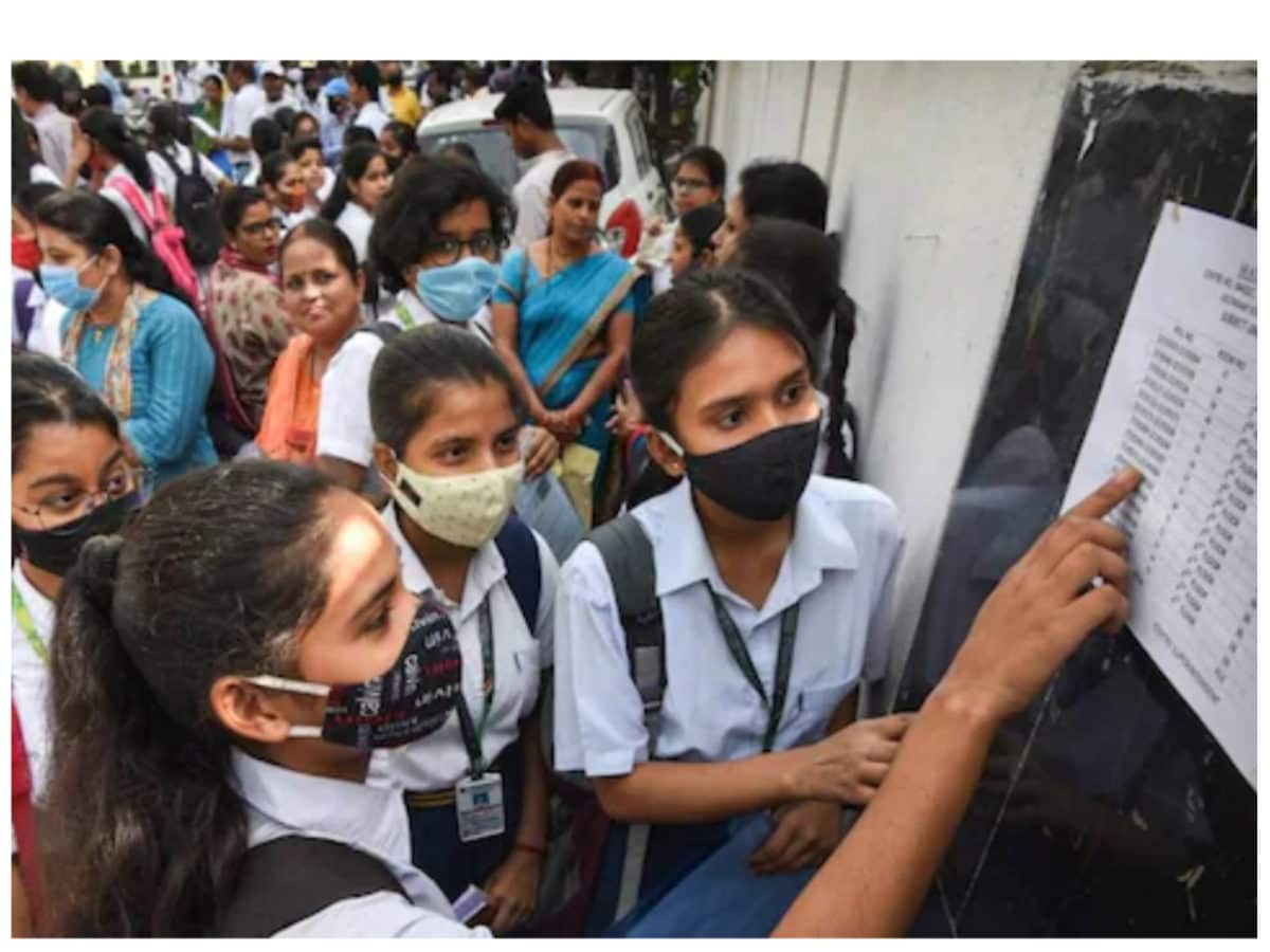CBSE Board Results: 12वीं में लड़कियों ने लड़कों को छोड़ा पीछे, जानें ...