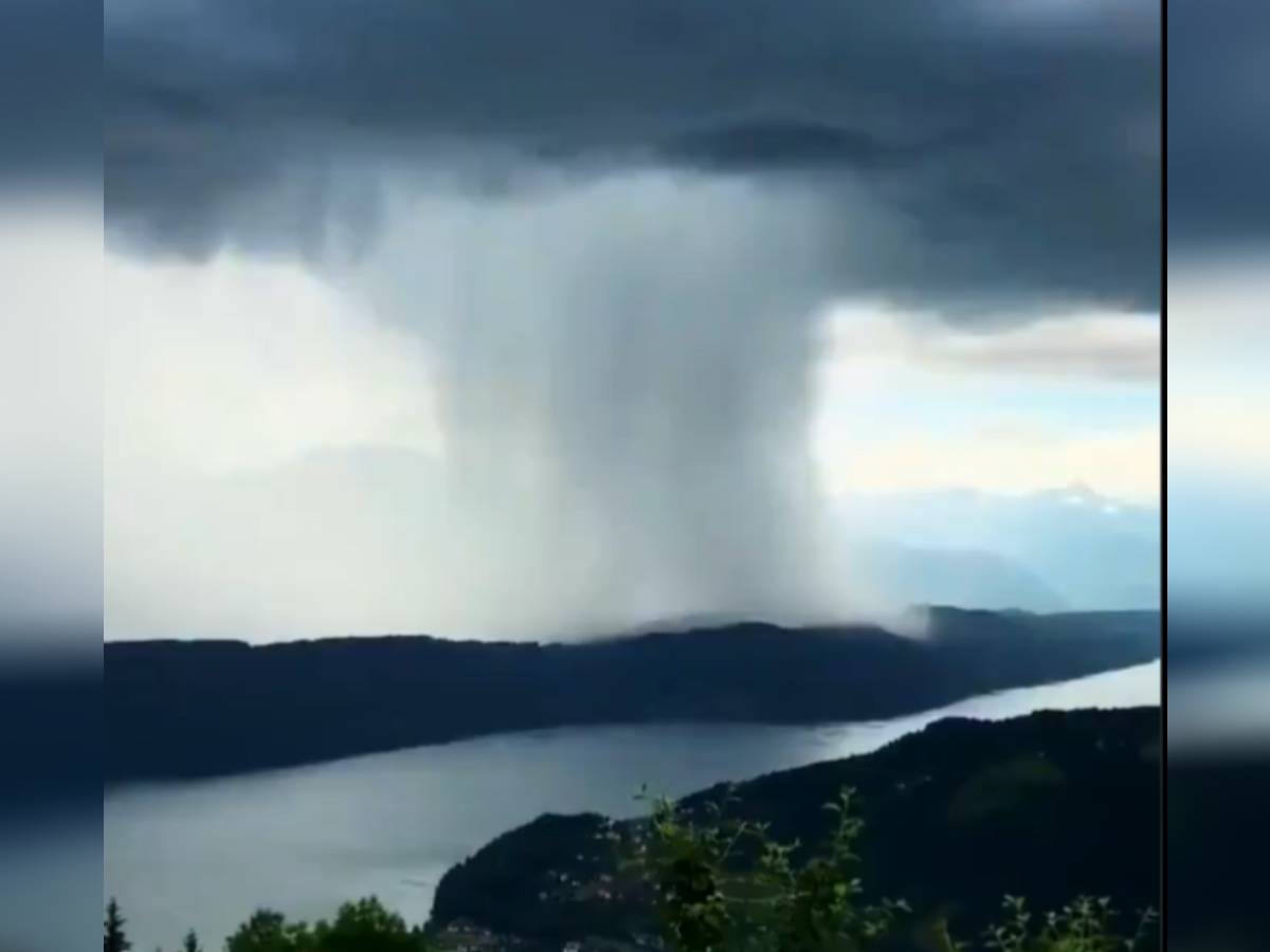 देखिए आसमान से कैसे बरसता है प्रलय ! वायरल हो रहा है बादल फटने का ...