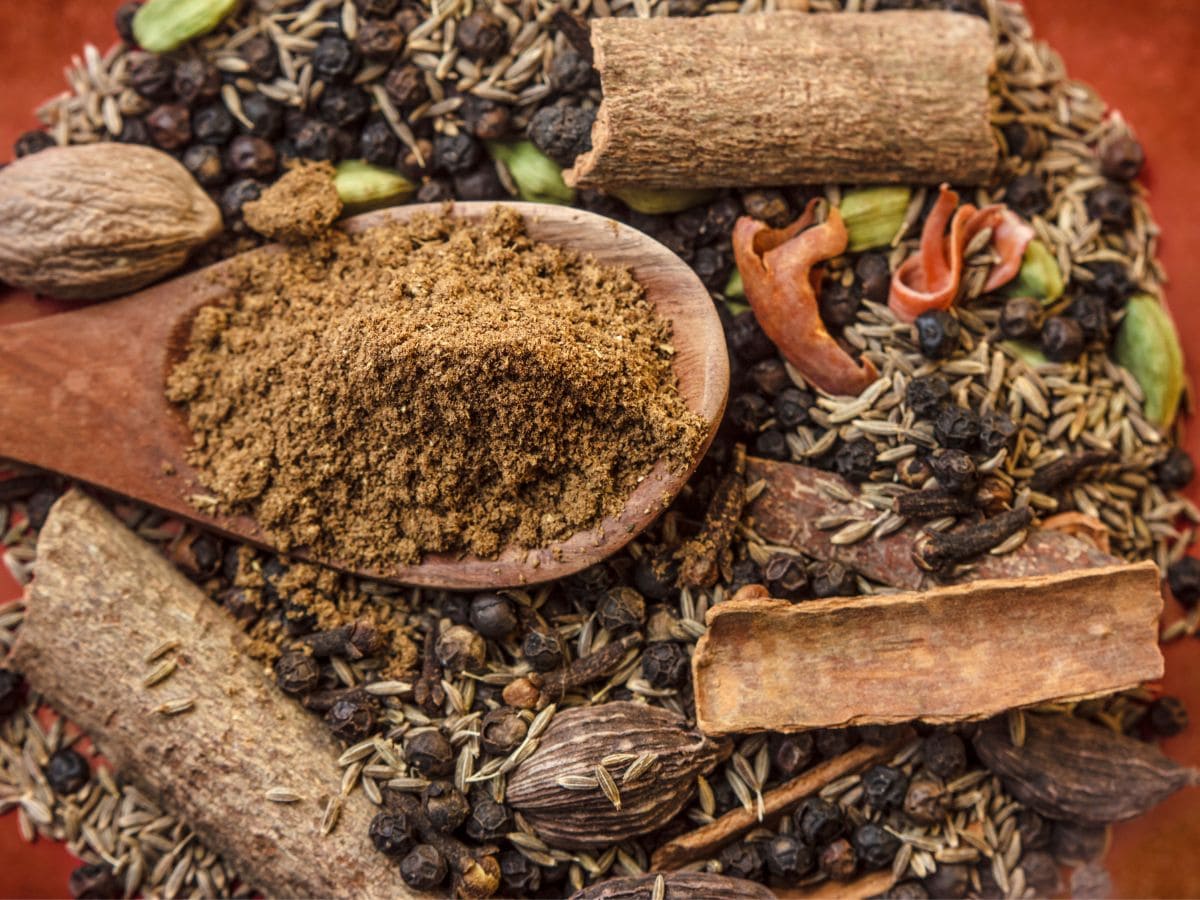 खाने में चाहिए पंजाबी तड़का तो सीख लीजिए गरम मसाला बनाने की आसान विधि ...