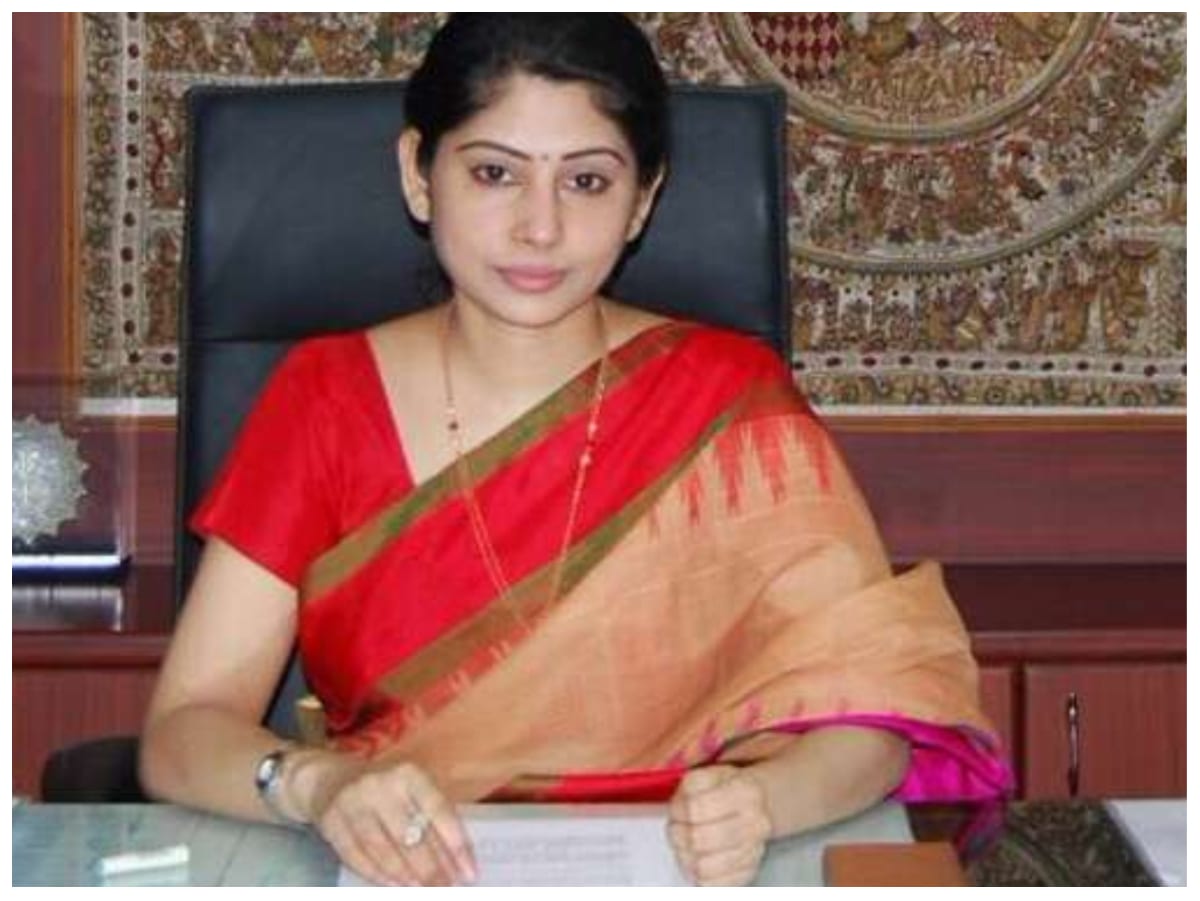 Success Story: सिर्फ 22 साल की उम्र में बनीं IAS, सीएम ऑफिस में मिली ...