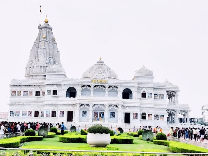 PHOTOS: श्रीकृष्‍ण और राधा का ये मंदिर है अद्भुत प्रेम का प्रतीक, जानें ...