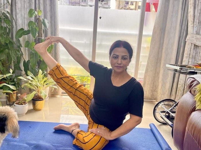 Neelima Singh PICS: रणबीर कपूर से मिलीं अक्षरा सिंह की मां नीलिमा सिंह ...