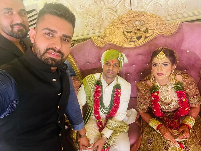 कबड्डी खिलाड़ी दीपक हुड्डा की दुल्हनिया बनीं बॉक्सर स्वीटी बूरा, देखें ...