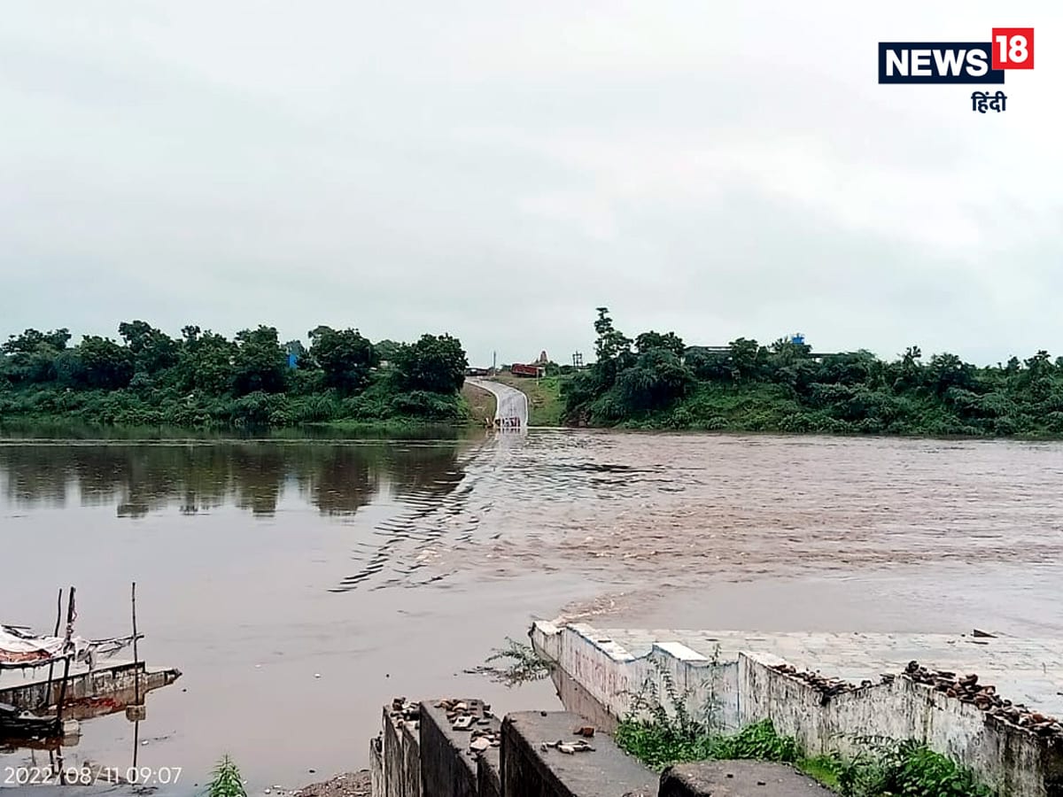 Rajasthan: भारी बारिश से बेणेश्वर धाम बना टापू, तीनों पुलों पर चल रही ...