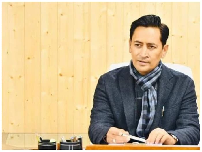 Success Story: 'कबाड़ीवाला' बनना चाहते थे IAS दीपक रावत, YouTube पर हैं ...