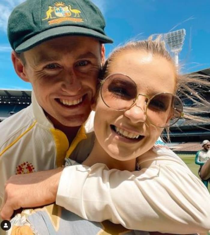 पापा बनने वाला है ये कंगारू क्रिकेटर, सोशल मीडिया पर शेयर की वाइफ की ...