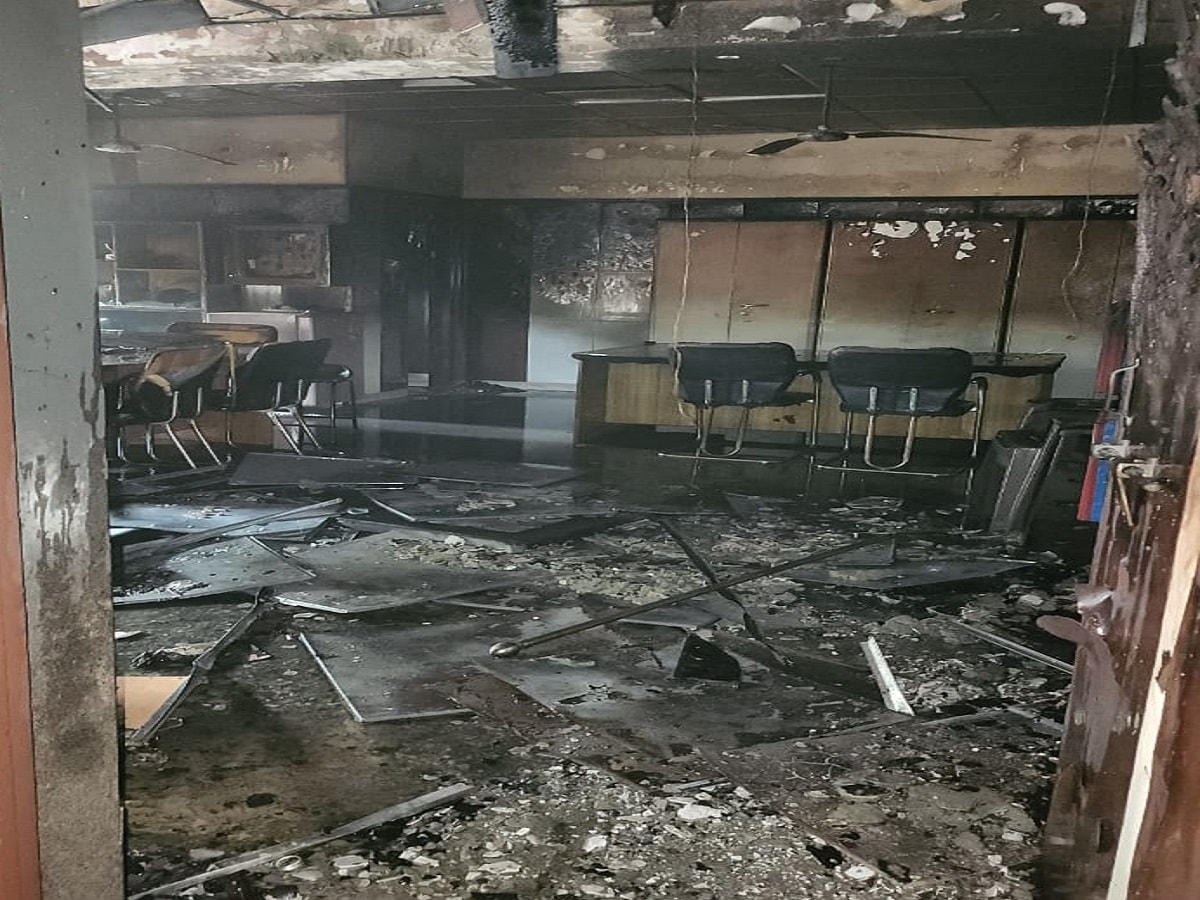 Trilokpuri School Fire Incident: त्र‍िलोकपुरी के सरकारी स्‍कूल में लगी ...