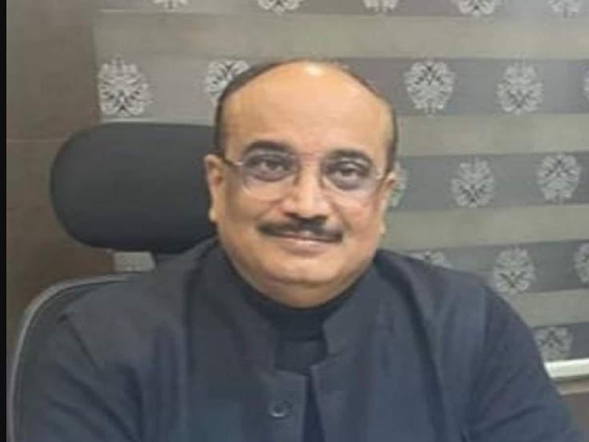 झारखंड हाईकोर्ट के सीनियर वकील कोलकाता से गिरफ्तार, लाखों रुपए भी बरामद ...