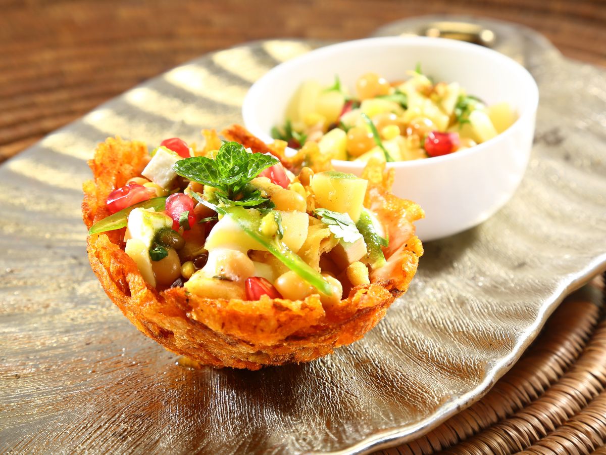 Masala Aloo Corn Chaat Recipe: आज दोस्तों के लिए बनाएं मसाला आलू कॉर्न ...