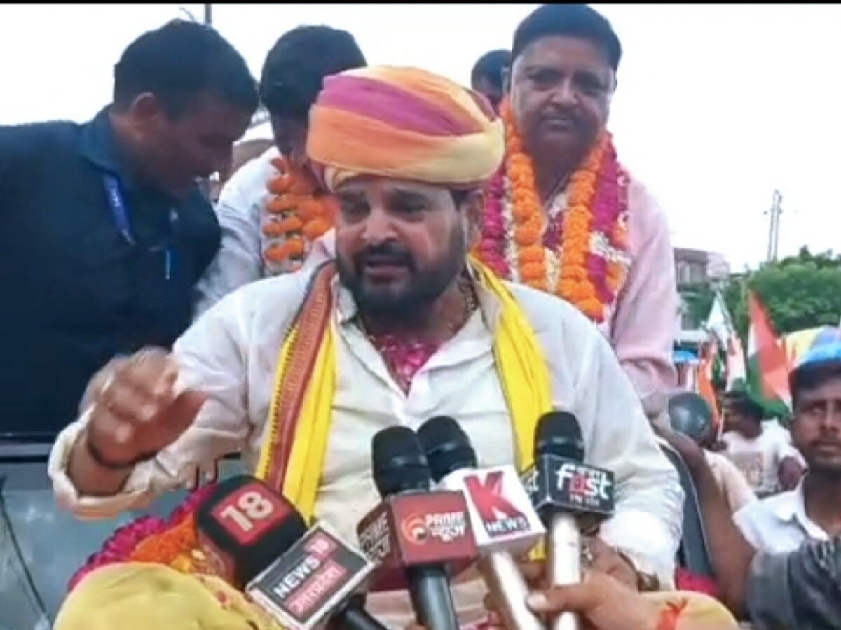 गोंडा में निकली 90 KM तिरंगा यात्रा, बिहार की राजनीति पर BJP सांसद ...