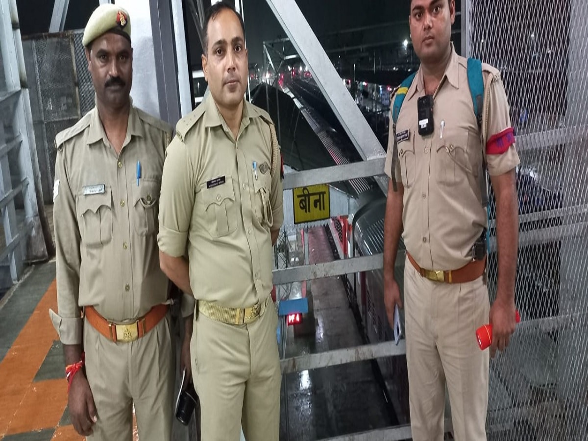 झांसीः रेलवे स्टेशन की जमीनी हकीकत जानने के लिए जब IPS बना सिपाही ...