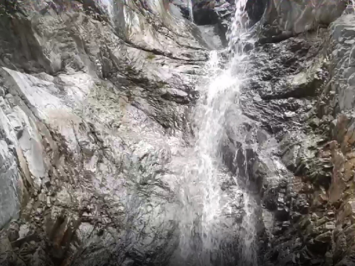 Nainital: सौंदर्य और सुकून देने वाला यह झरना अब तक पर्यटकों की नजरों से ...