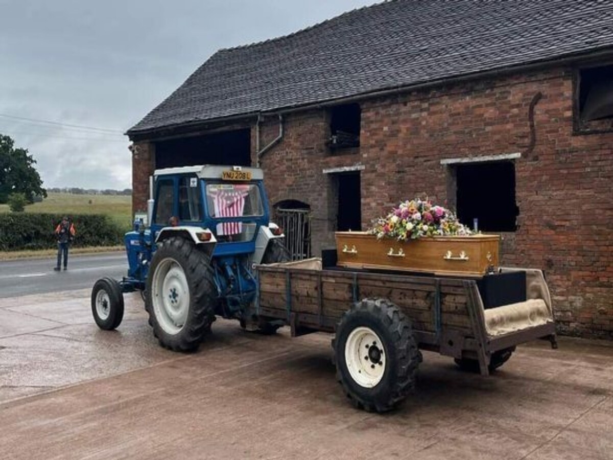 मौत के बाद अपनी गाय से मिलना चाहता था किसान, ट्रैक्टर में भरकर गौशाला ...