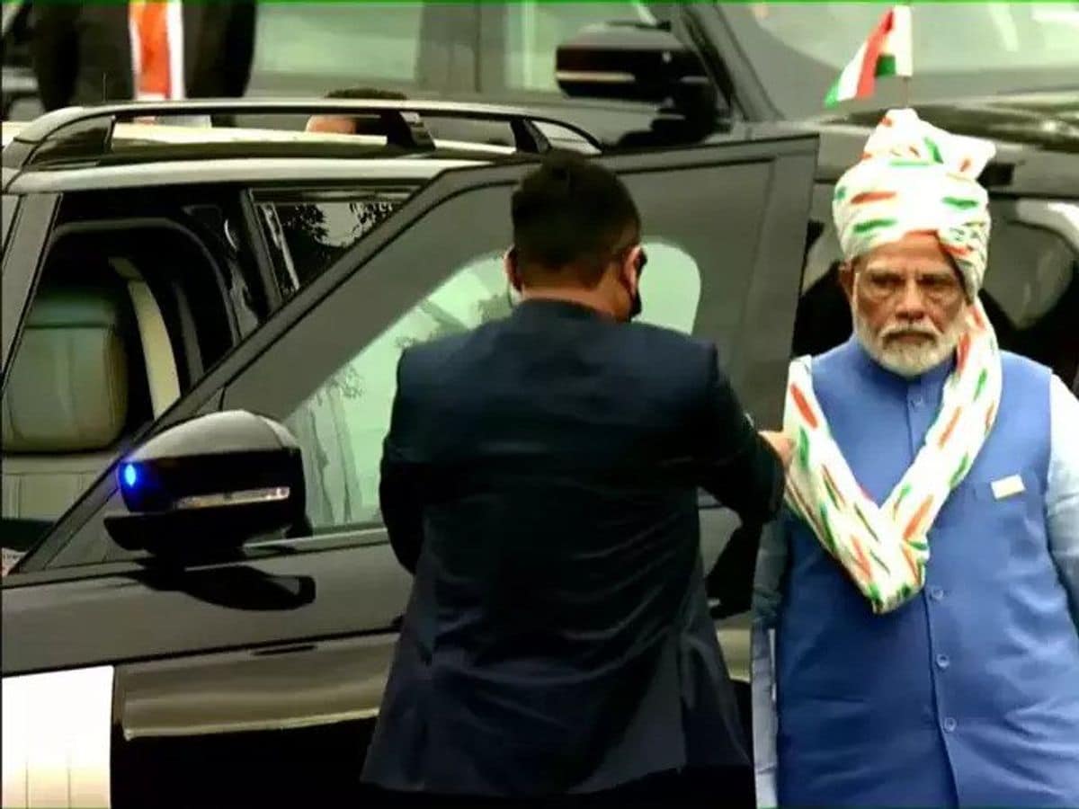 दुनिया की सबसे 'खतरनाक' कार से चलते हैं पीएम मोदी, कीमत और खूबियों पर ...