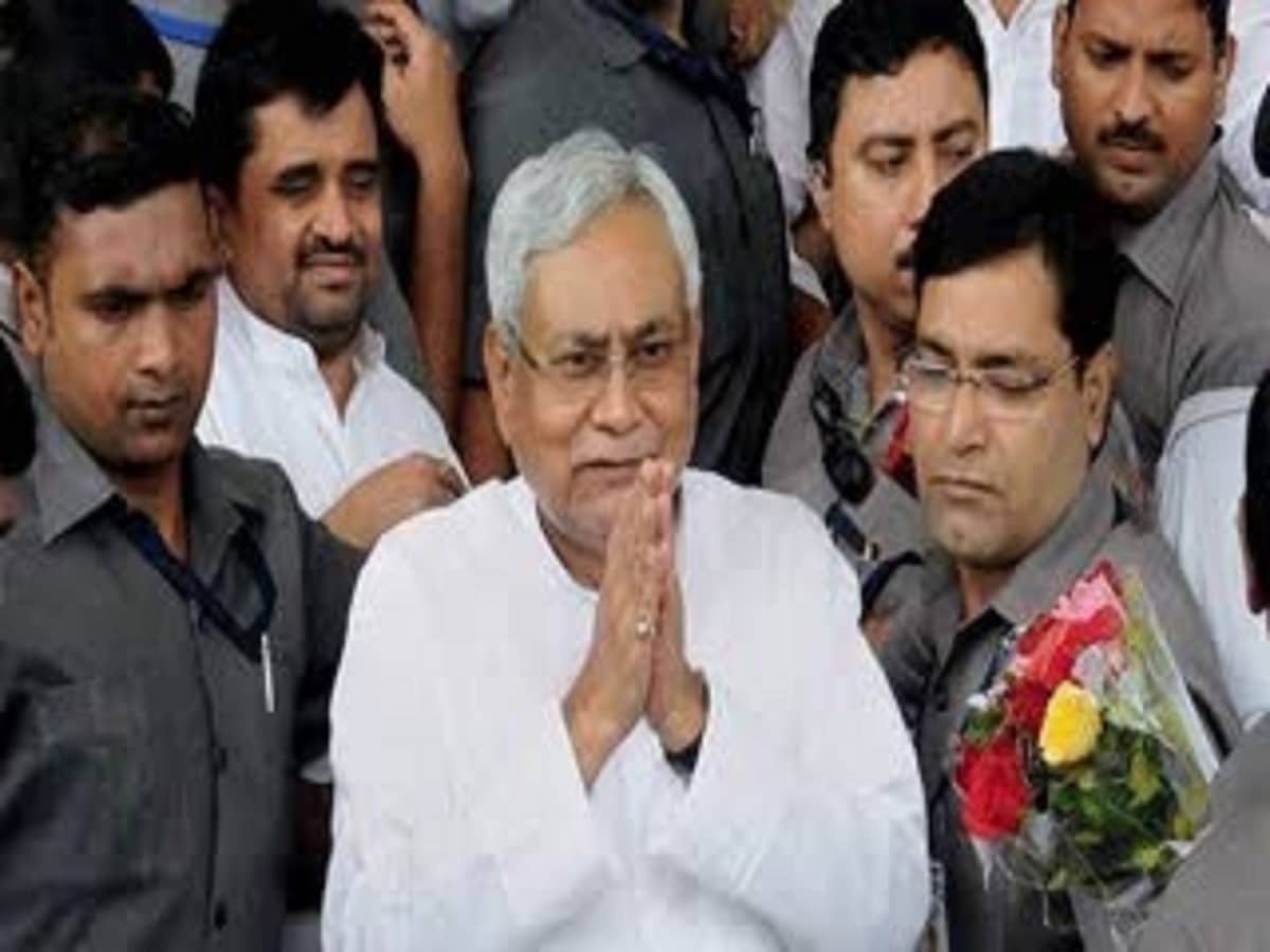 CM नीतीश कुमार के मंत्री बोले- लाल किला पर झंडा फहराएंगे महागठबंधन के ...