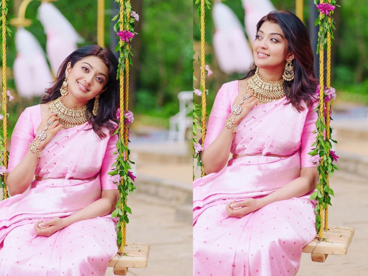 Pranitha Subhash PICS: सावन में झूला झूलते दिखीं प्रणिता सुभाष ...