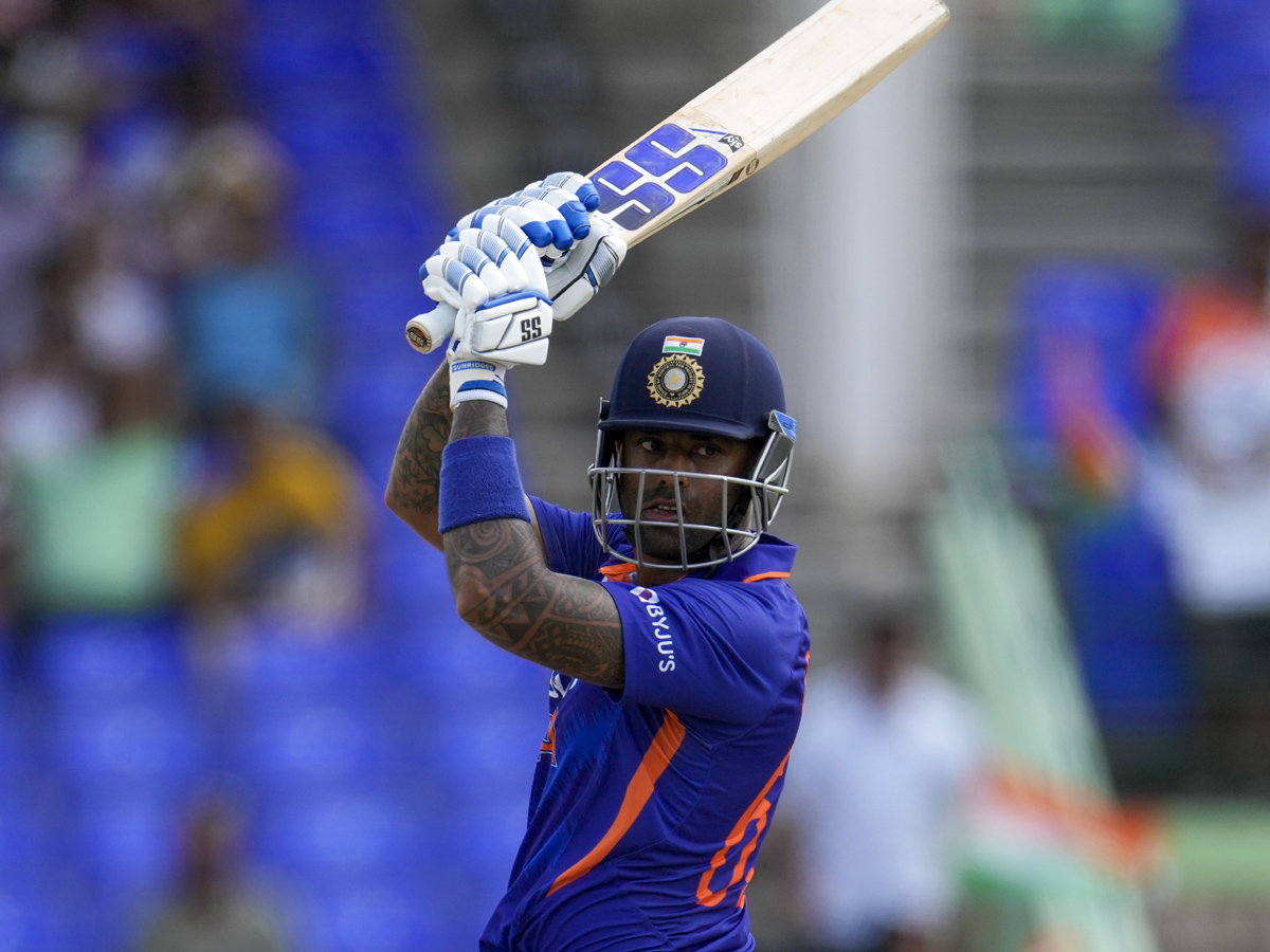 VIDEO: सूर्यकुमार यादव ने छक्के-चौके से मचाया कोहराम, लोग देखकर हुए ...