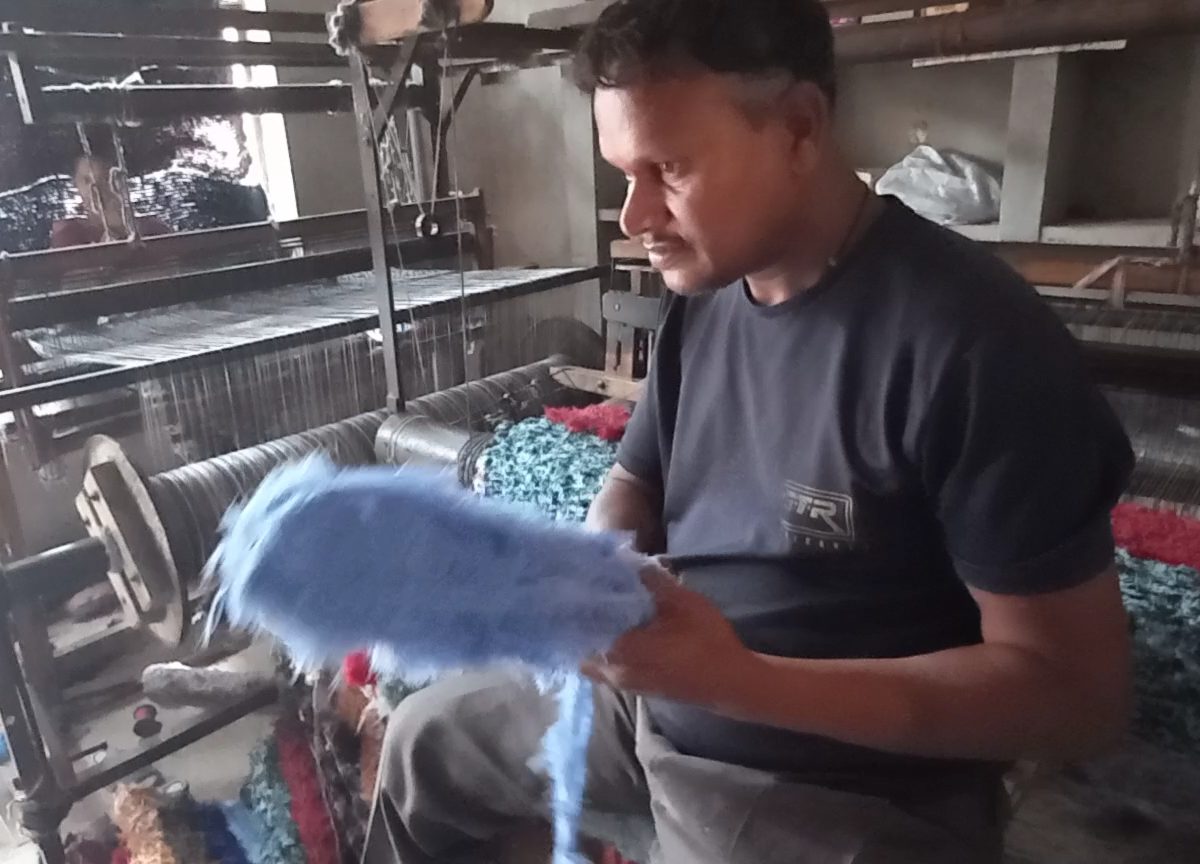 झांसी में पीढ़ियों से 'बेकार' को आकार दे रहे हैं रानीपुर के बुनकर, ऐसे ...