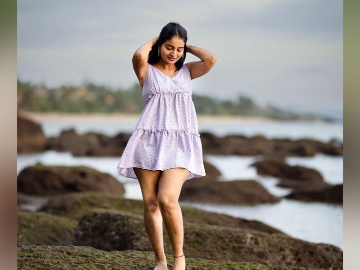 Photos: पवन कल्याण की 'वकील साब' फेम एक्ट्रेस अनन्या नागला ने चुराई ...