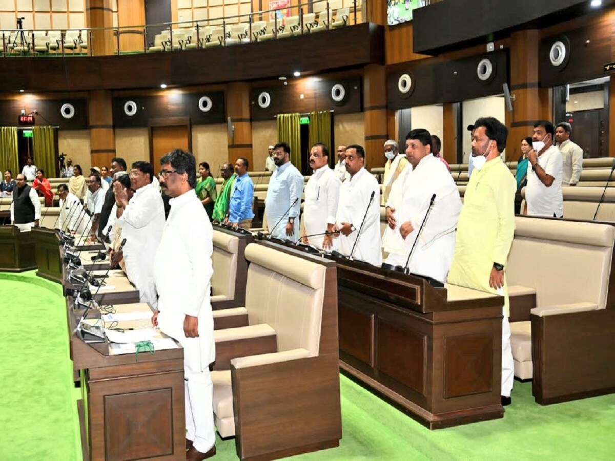 हमने सदन के बाहर भी अपनी ताकत दिखाई है और सदन के अंदर भी दिखा रहे हैं ...