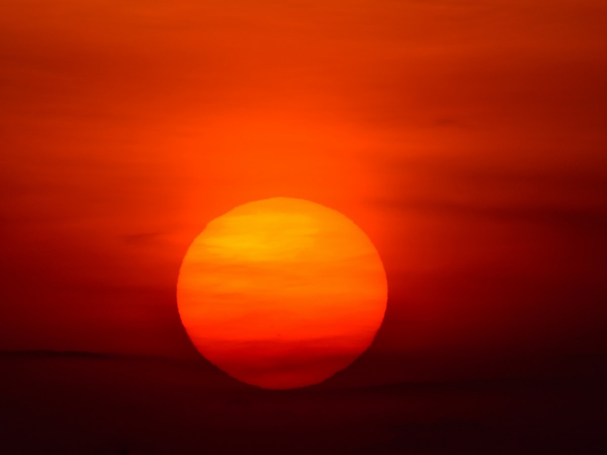 वास्तव में किस रंग का है सूरज, नासा के अंतरिक्ष यात्री ने बताया! - sun ...