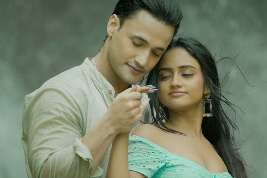 'पहली बारिश में' के साथ वापस लौटे आसिम रियाज, इस बार निशा गुरगैन संग ...