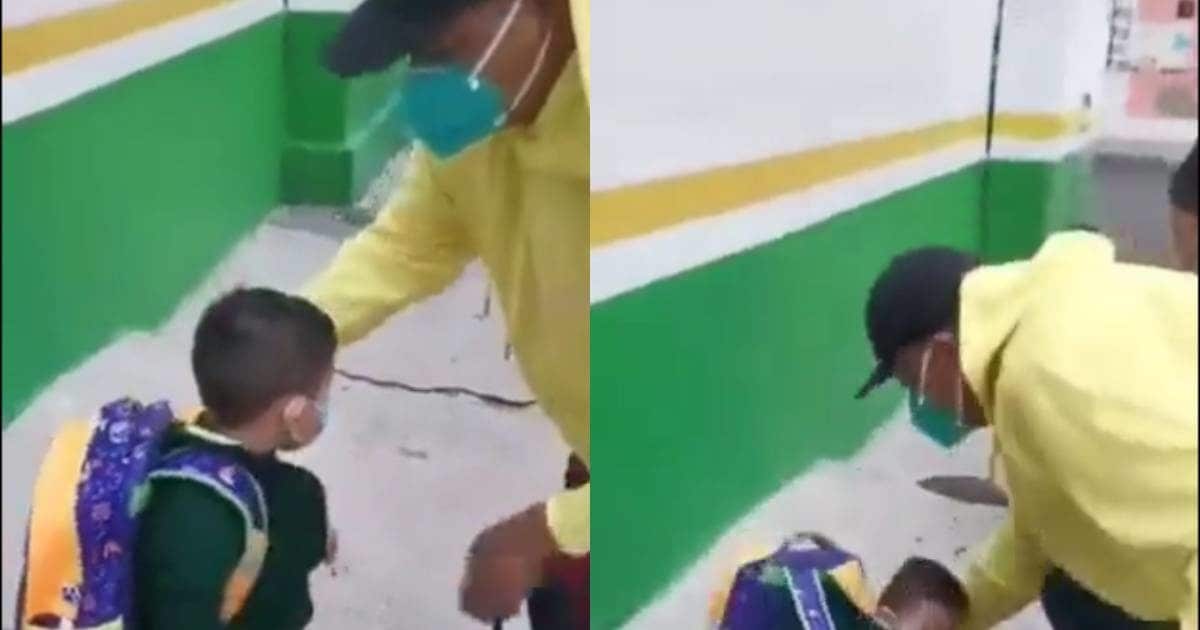 छोटे से बच्चे की पीठ पर इतना भारी बैग ! जैसे ही टांगा, वज़न से हो गया ...