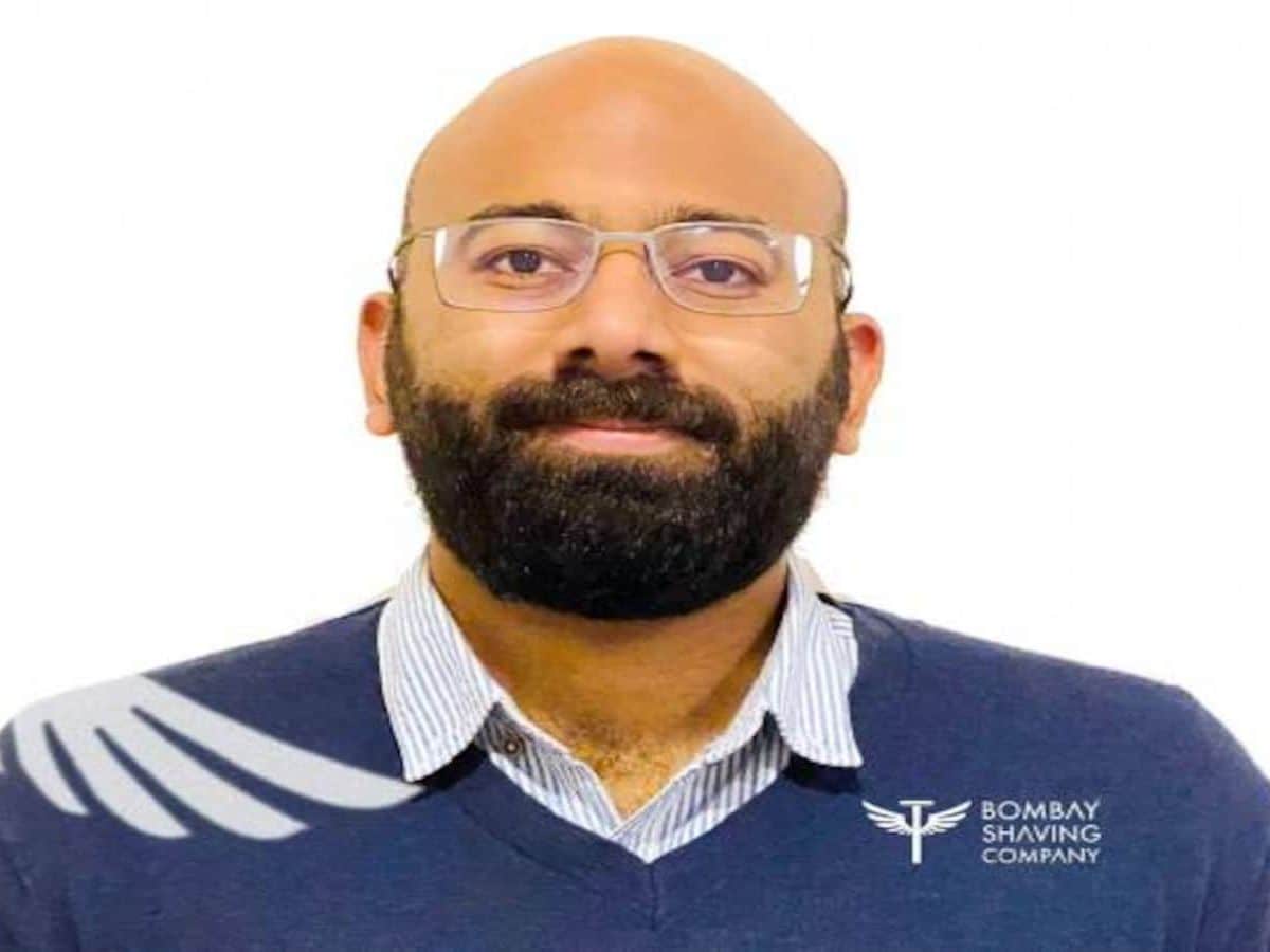 18 घंटे काम करने की नसीहत देने वाले CEO को सोशल मीडिया पर सुनाई गईं खरी ...