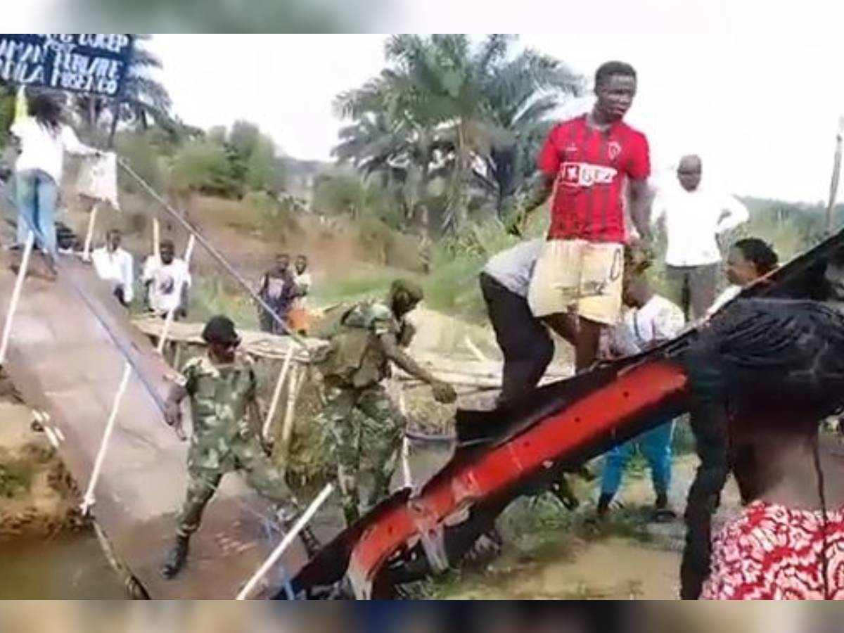 पुल का उद्घाटन करने पहुंचा था अधिकारियों का जत्था, फीता कटने से पहले ही ...