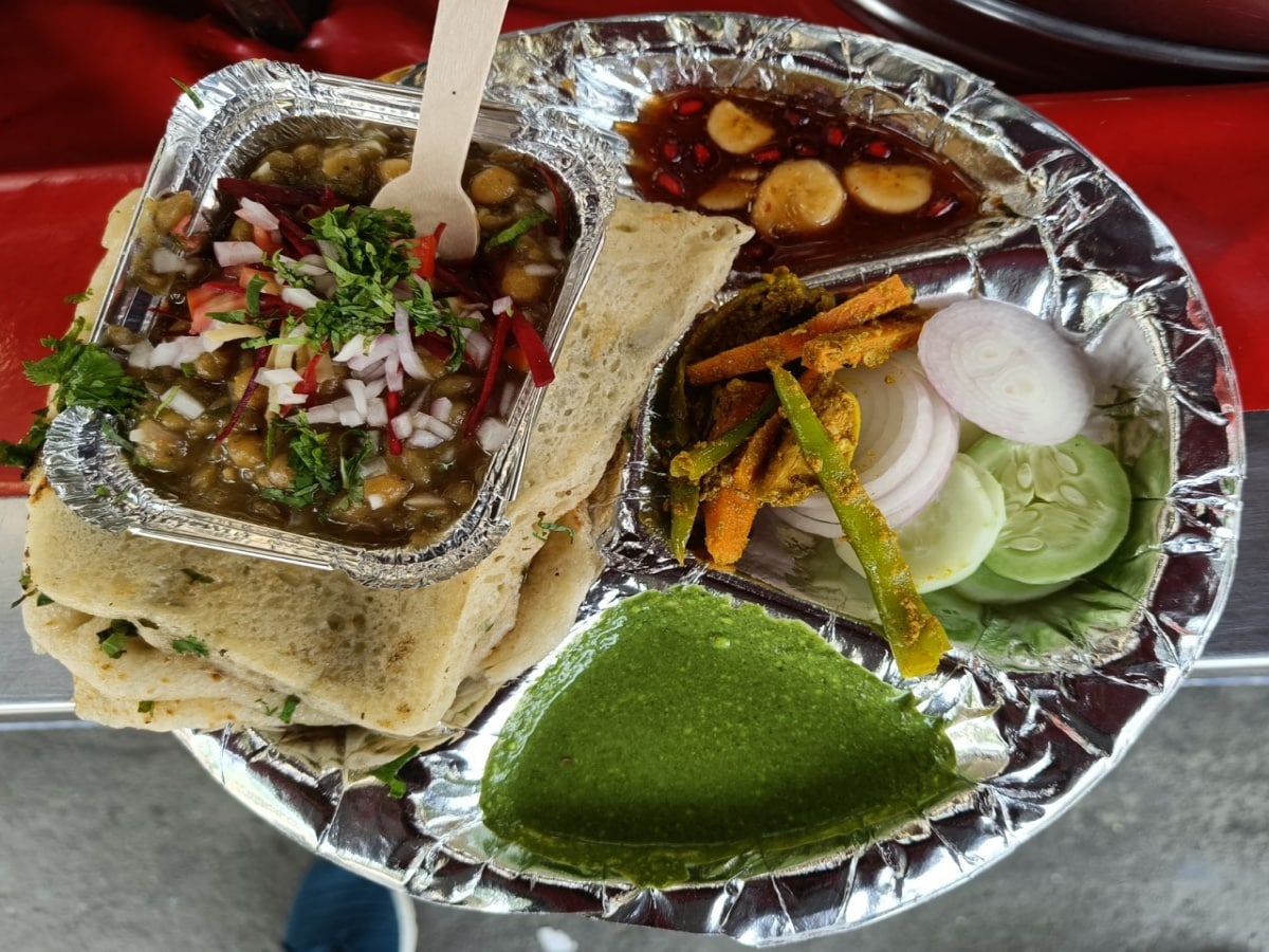 स्पेशल छोले और मक्खन से भरे कुलचे खाने के लिए ‘सोनू दे स्पेशल बटर वाले ...