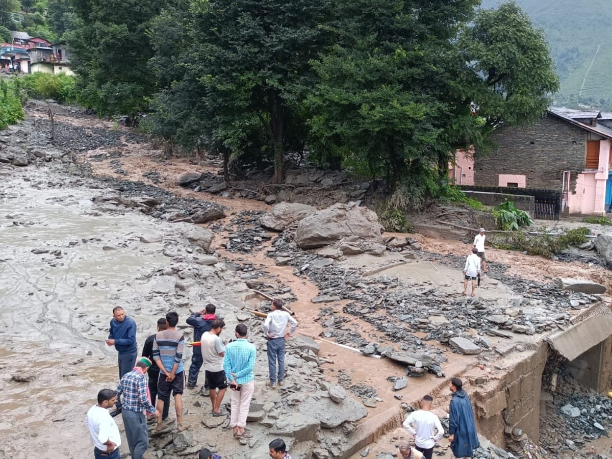 हिमाचल में फिर आपदा! कांगड़ा में बादल फटा, फ्लैश फ्लड से हालात, खनियारा ...