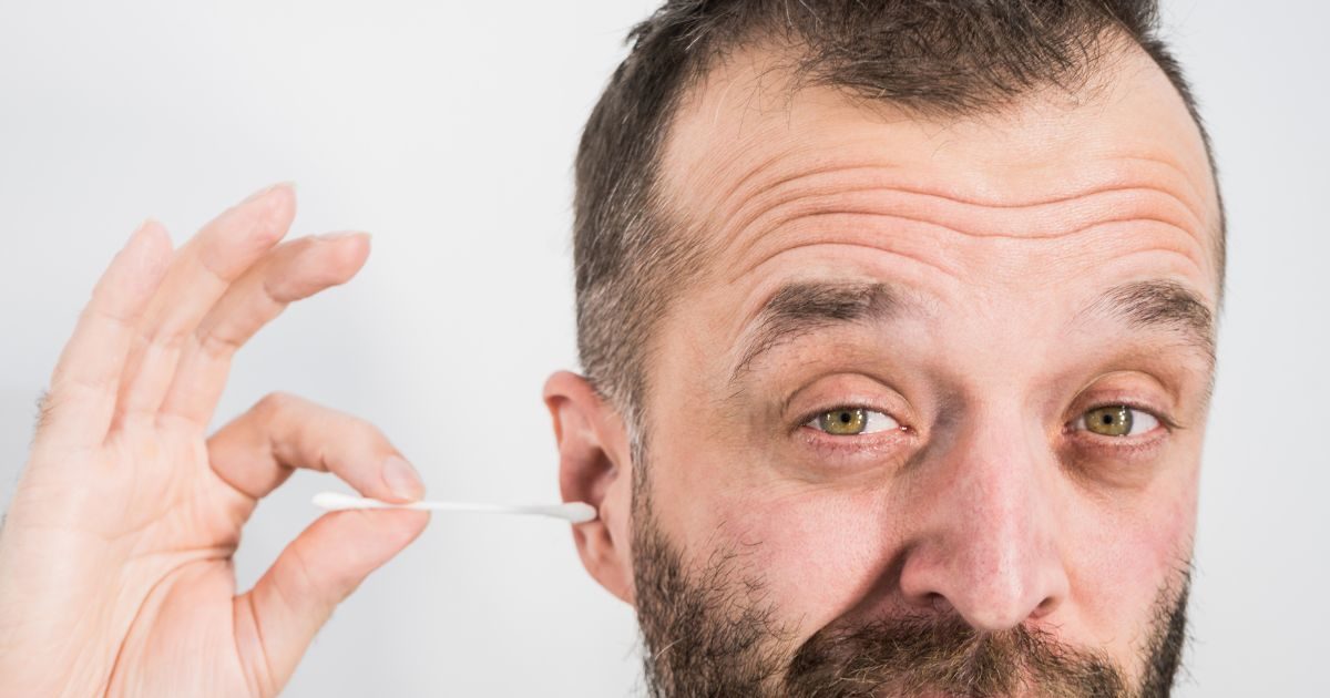 कान साफ करने के लिए ईयर बड का इस्तेमाल कितना सुरक्षित, जानें यहां - how ...