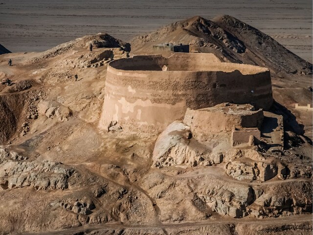 न जलाते हैं और न दफनाते हैं, फिर पारसी समुदाय में कैसे होता है अंतिम ...