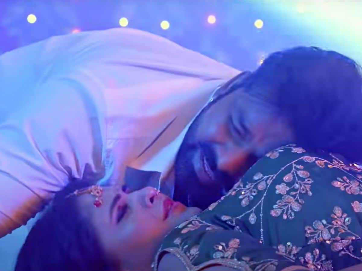 'Bhatar Tera Kamjor Hai' में पवन सिंह की आइटम गर्ल बन बोल्ड हुई ये ...