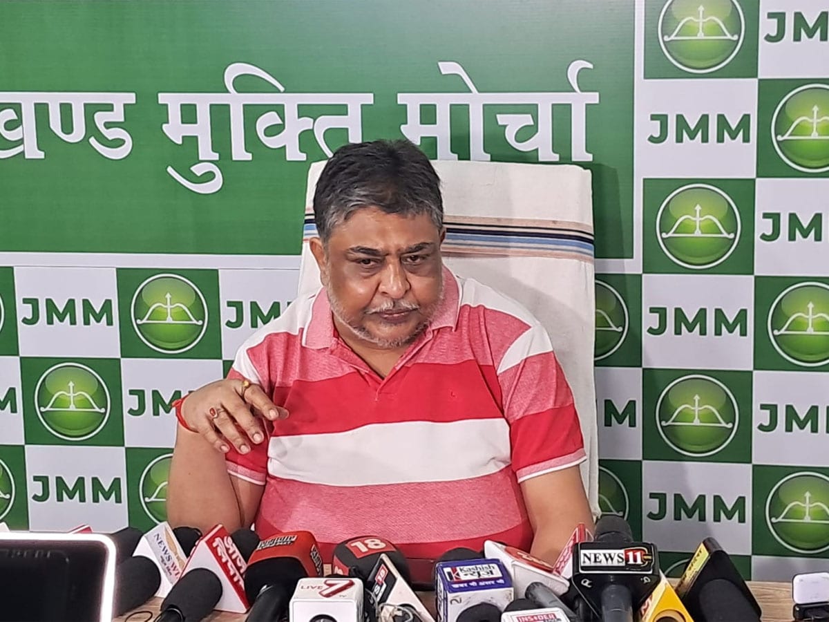 सीएम हेमंत के मुद्दे पर JMM का निशाना- राजभवन वहीं पर..राजपथ हट गया ...