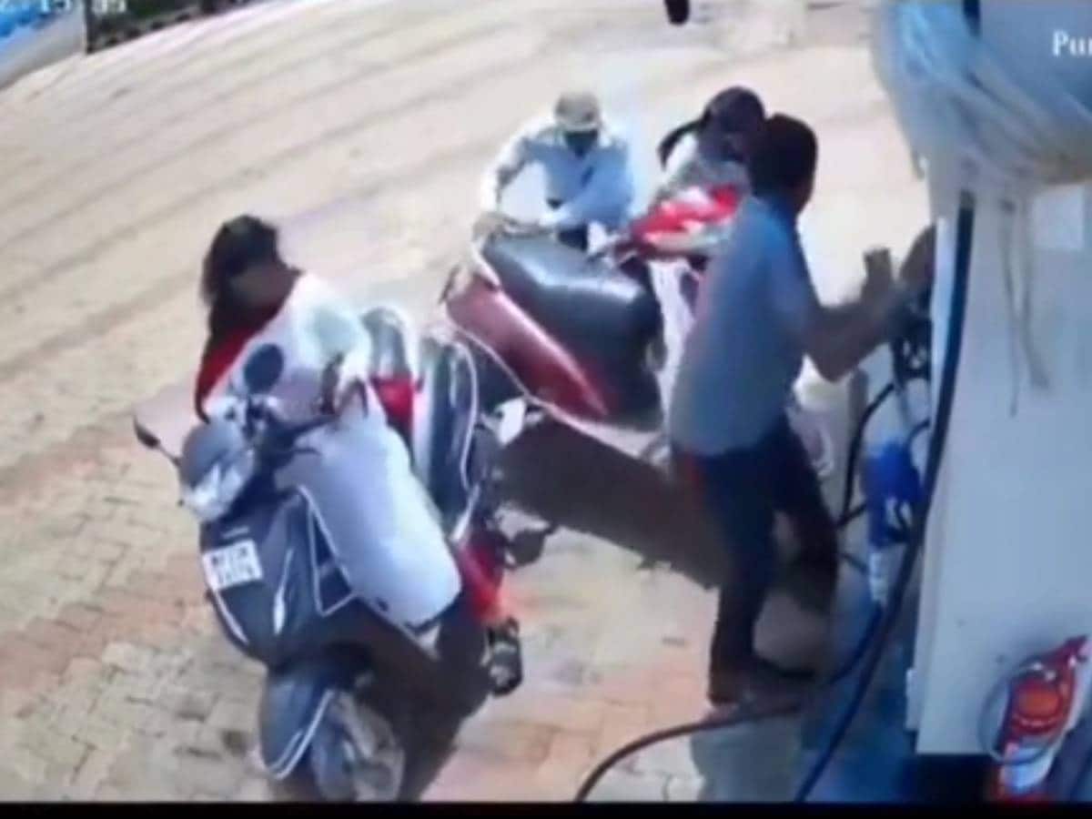 Video: पापा की परी से काबू नहीं हुई स्कूटी, पेट्रोल पंप में ठोकी और आंटी को भी पटक दिया ...