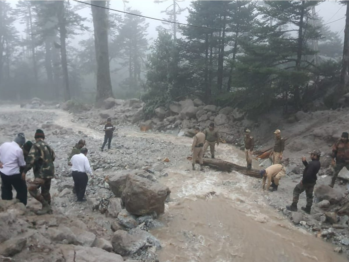 सिक्किम: आफत भरी बारिश, कई जगहों पर लैंडस्लाइड, राज्य सरकार ने जारी की ...