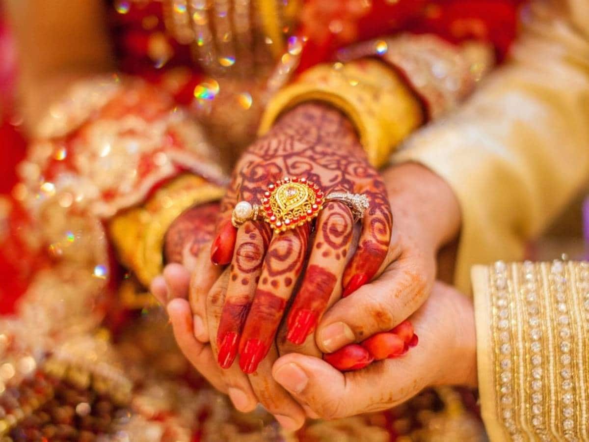 सज-धजकर शादी करने आई दुल्हन ने तुड़वा लिया पैर, नाचने के चक्कर में हुआ ...