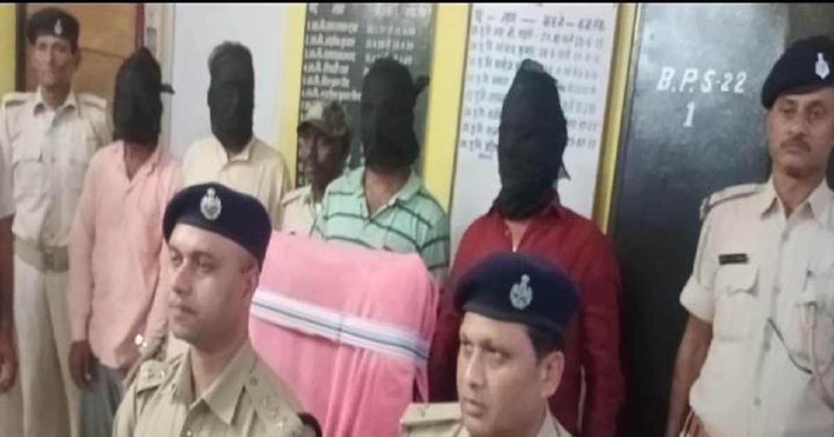 30 कांडों में वांटेड कुख्यात दिवाकर 6 गुर्गों सहित गिरफ्तार, हथियार ...