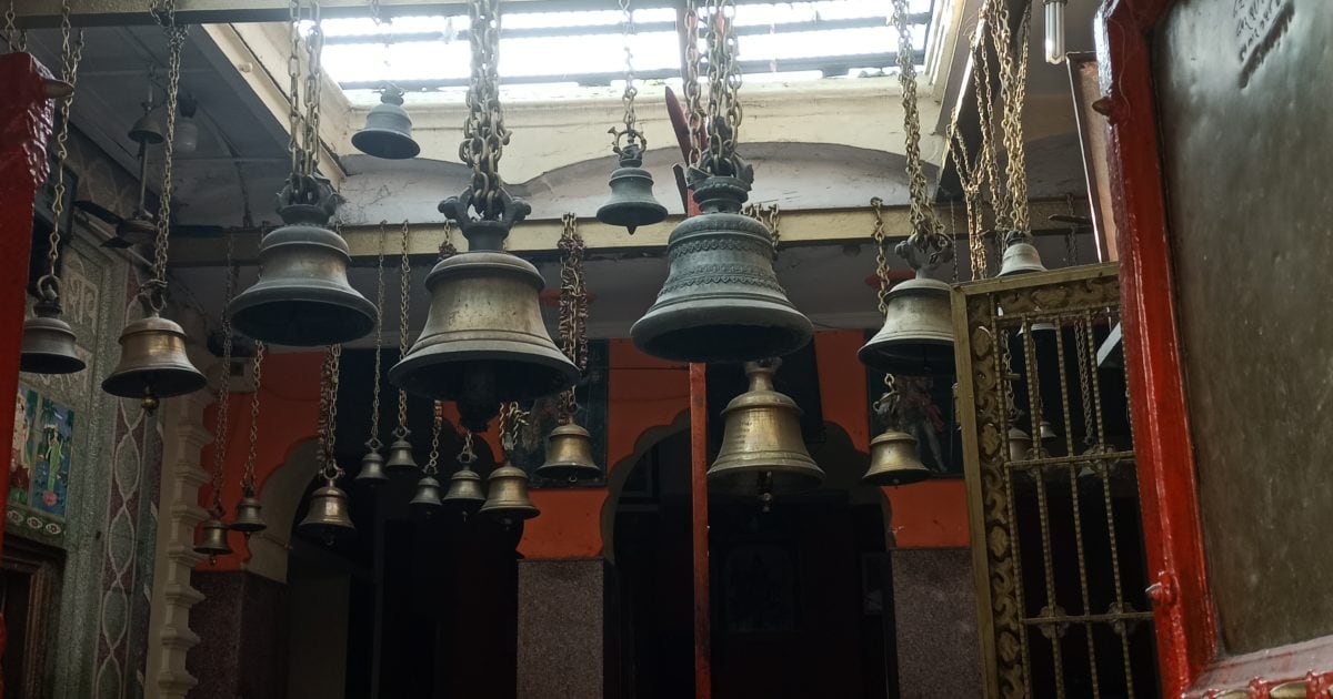 Muradabad: इस मंदिर में घंटा चढ़ाने से मिलेगी संतान, भक्तों की हर मन्नत ...