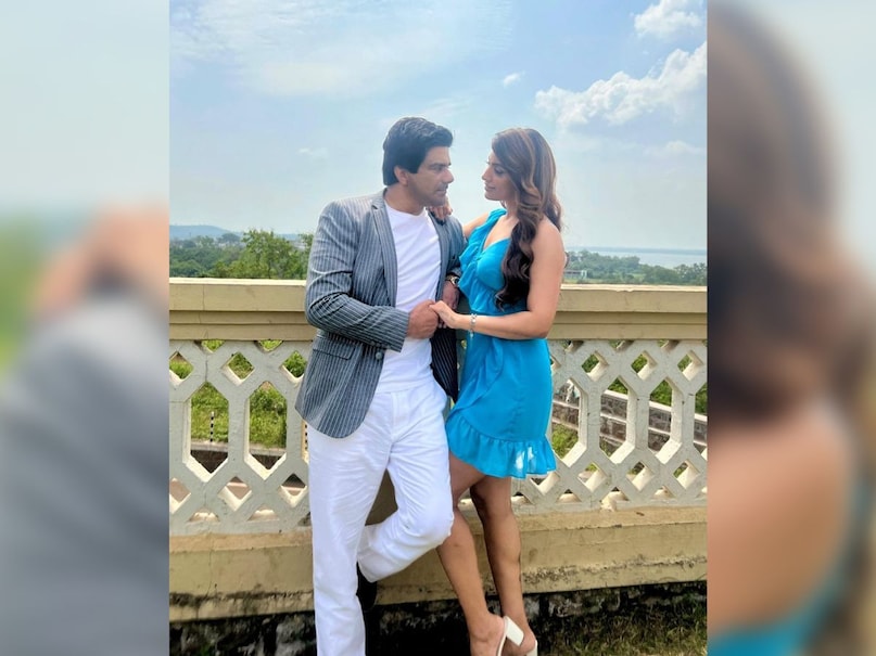 एक्टर समीर सोनी संग रोमांटिक दिखी आकांक्षा पुरी, Netizens बोले- मीका ...