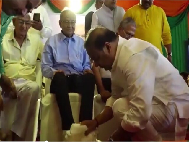 असम में BJP के नए स्टेट ऑफिस का उद्घाटन, सीएम हिमंत ने धोए बुजुर्ग कार्यकर्ताओं के पांव - amit ...