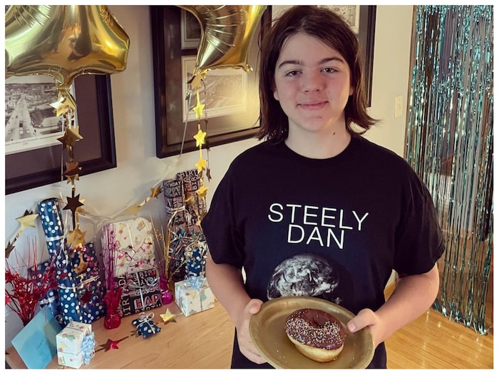 Success Story: 9 साल की उम्र में कॉलेज, 14 में Ph.D., काफी अलग है इलियट ...