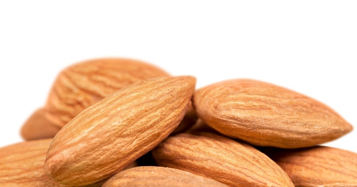 बादाम के साथ इसका छिलका भी है फायदेमंद, जानिए कैसे - health benefits of ...