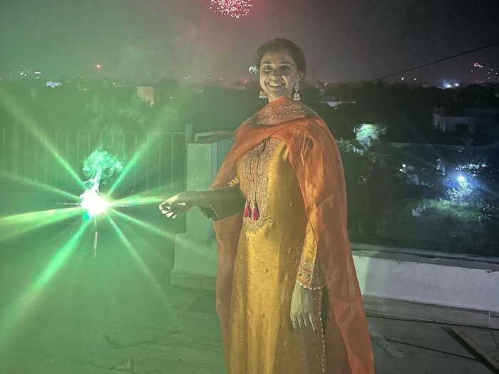 Diwali Celebration: सूट-सलवार में रजनीकांत की 'बहन' ने यूं मनाई दिवाली ...