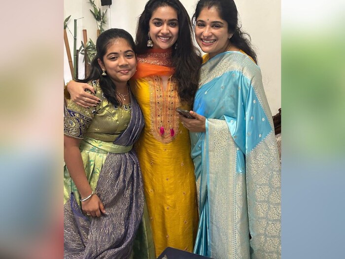 Diwali Celebration: सूट-सलवार में रजनीकांत की 'बहन' ने यूं मनाई दिवाली ...