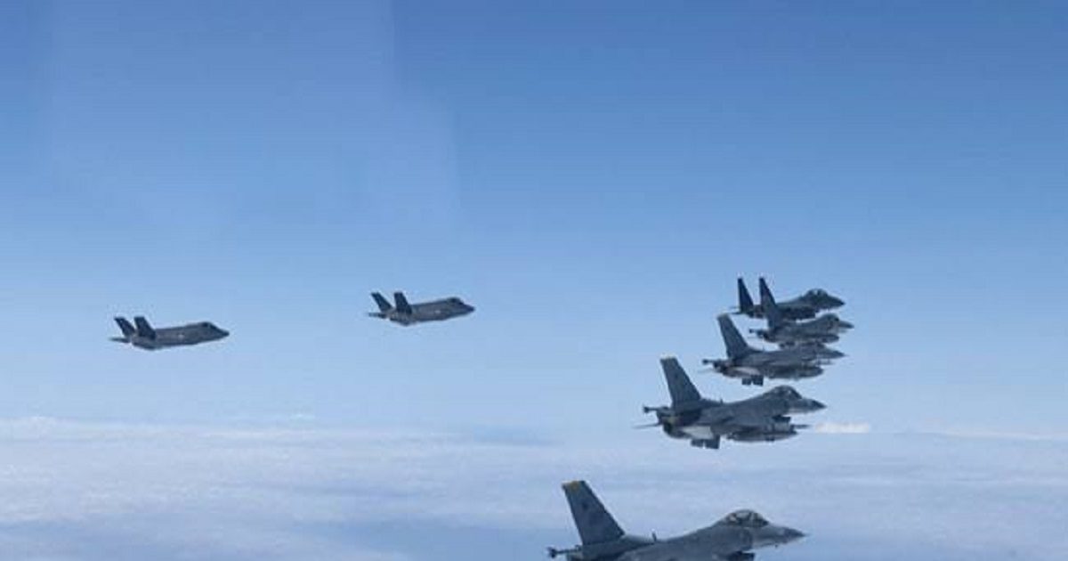 नार्थ कोरिया की नापाक हरकत! दक्षिणी सीमा पर उड़ाया बमवर्षक विमान, सियोल ...