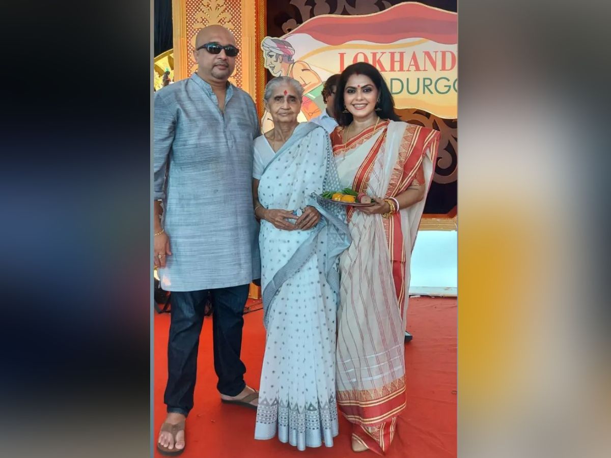 Rinku Ghosh Pics: दशहरा पर बंगाली बौदी के लुक में नजर आईं भोजपुरी ...